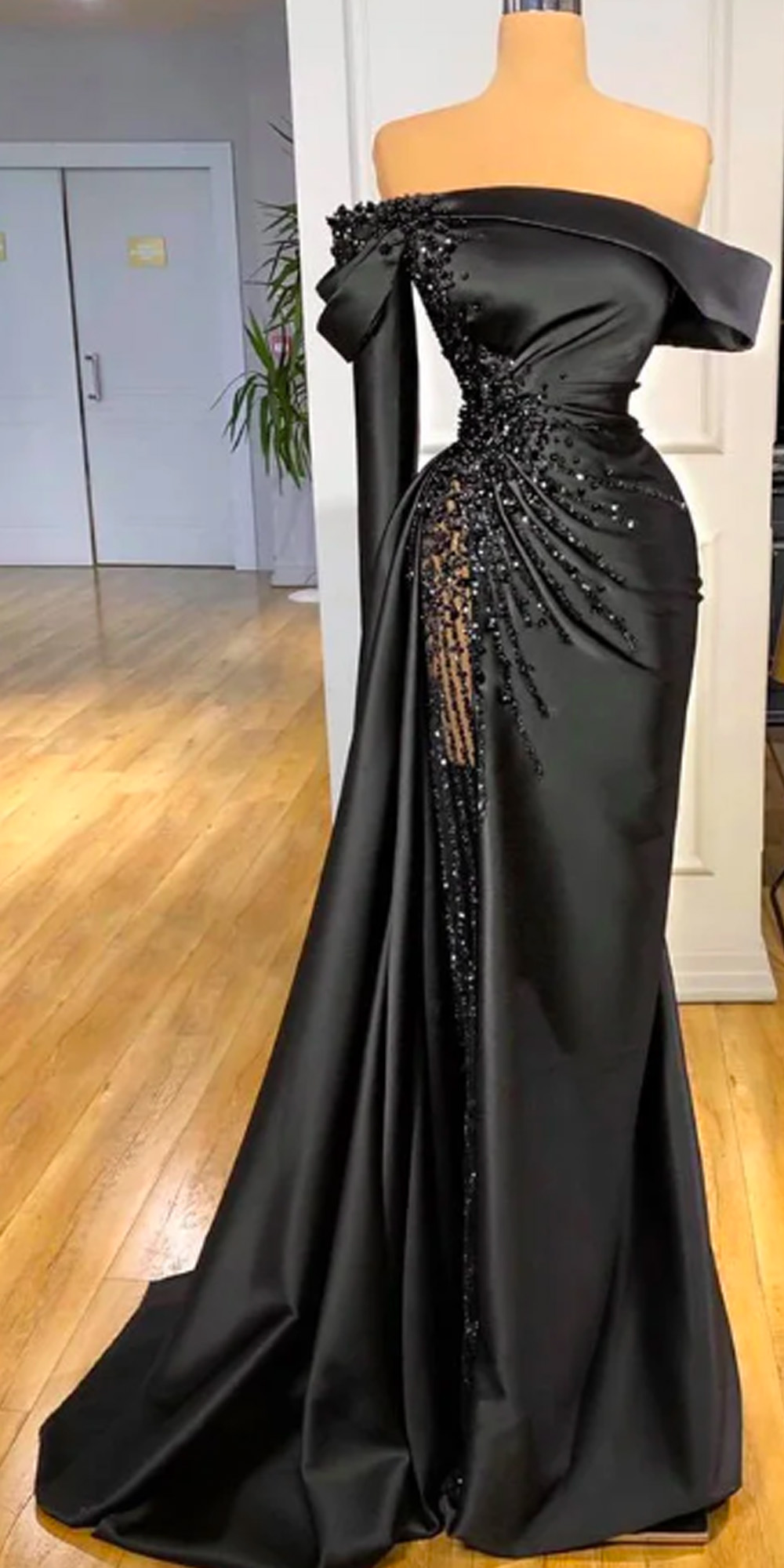 Off Shoulder Black Pageant Party Gown Luxury Pearls Evening Dresses